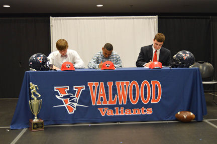 Valwood football has three ink scholarships | Valdosta Daily Times