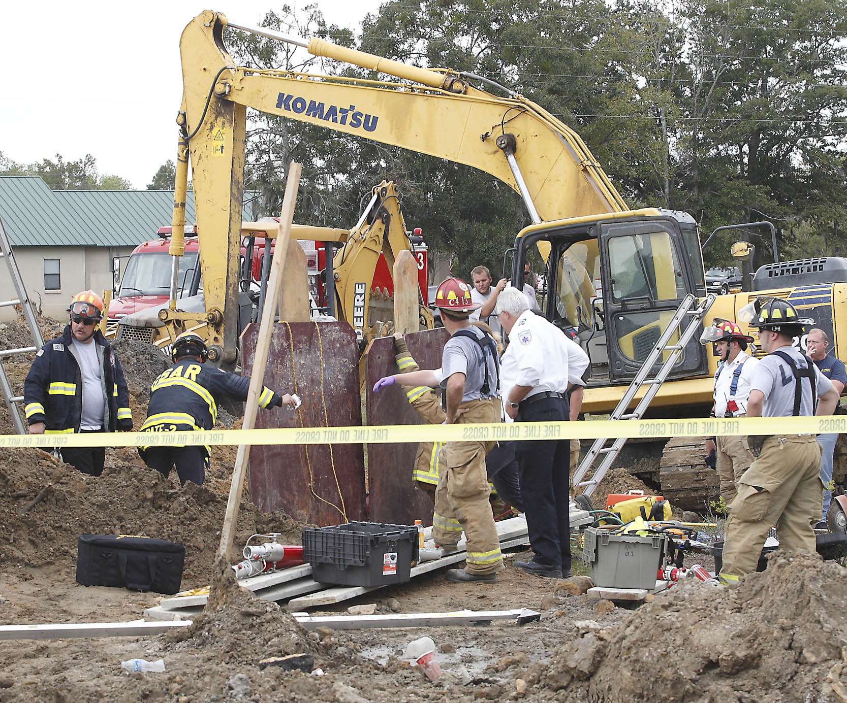 Construction worker trapped when trench collapses | Valdosta Daily Times
