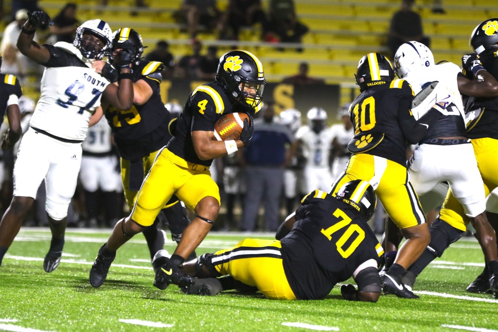 Fennell scores 3 TDs to lead ‘Cats past Comets | Valdosta Daily Times