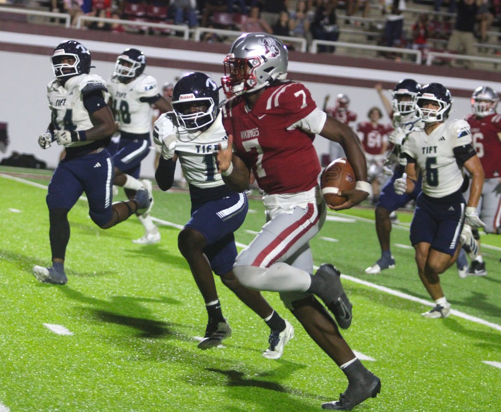 Vikings blank Blue Devils in home finale, 35-0 | Valdosta Daily Times