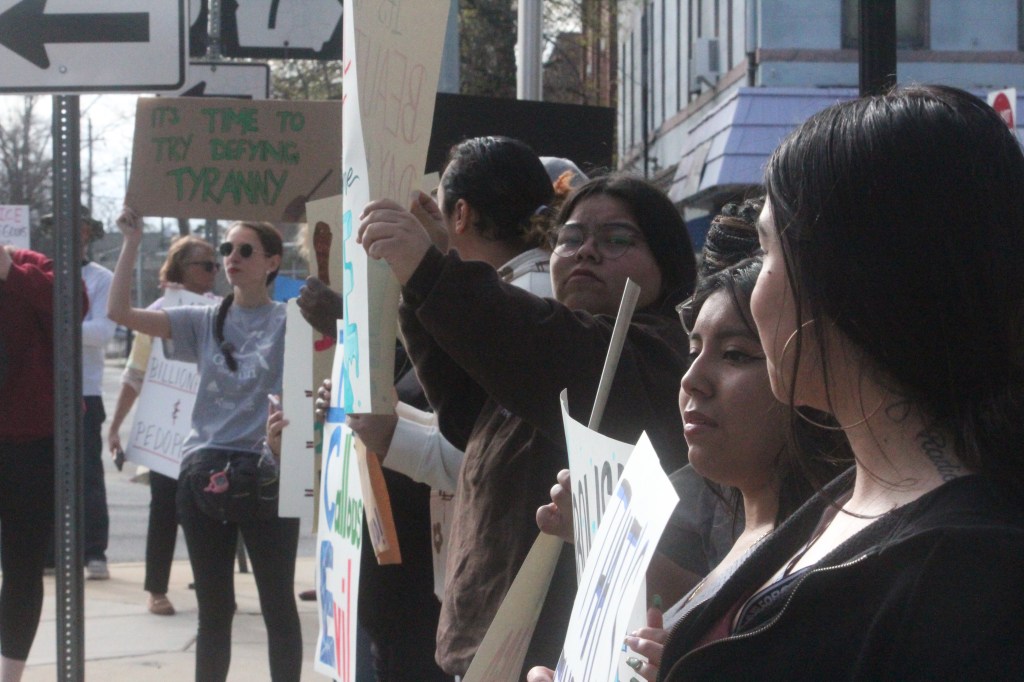 Valdosta residents hold anti-I.C.E. protest | Valdosta Daily Times